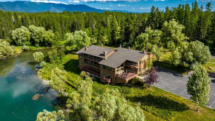 Deluxe River-view King W Balcony - Whitefish, MT