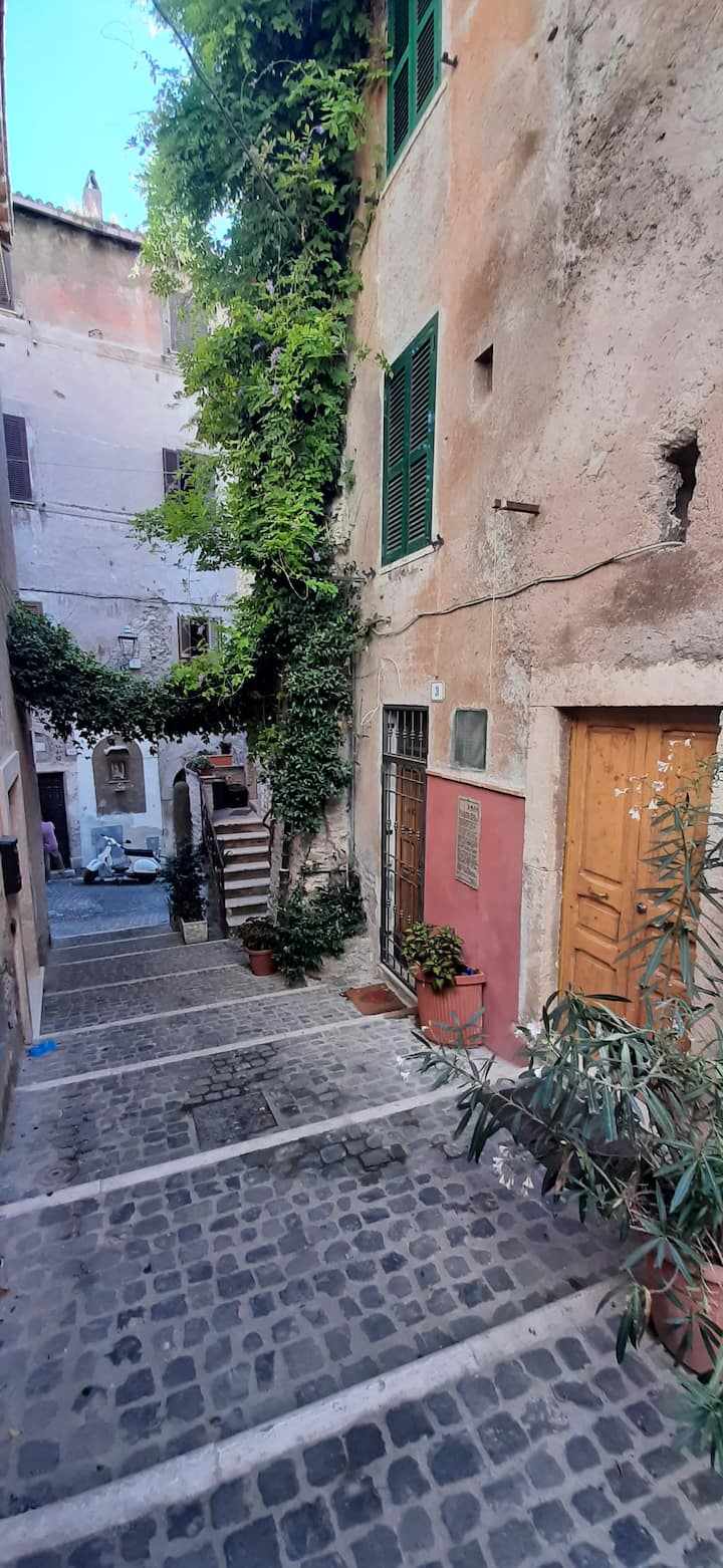 Nel Borgo Medievale Di Tivoli - Tivoli