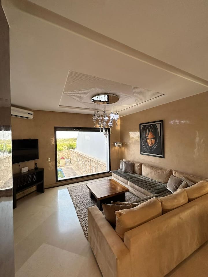 Amazing 4 Bdrms Villa With Pool Re43015 - Agadir