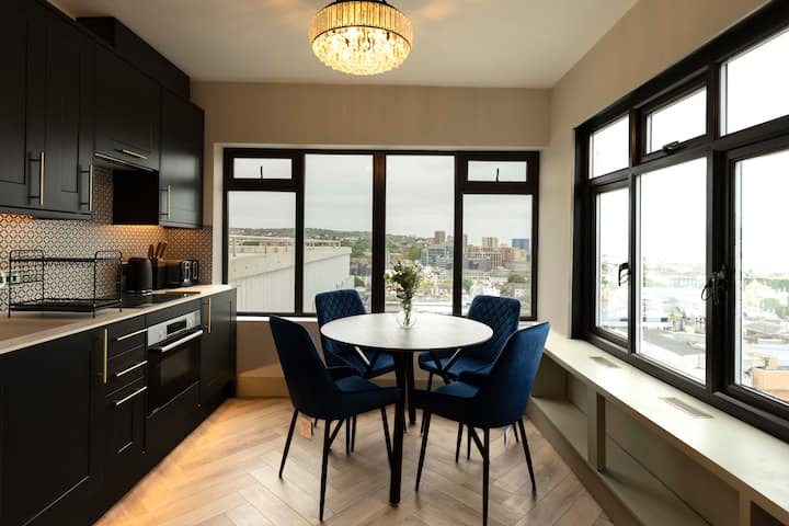 Central Brighton Penthouse W/ Free Parking - Brighton