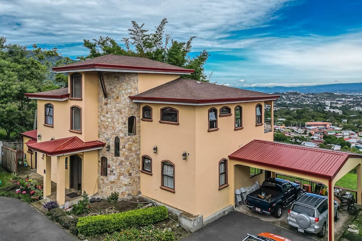 Pool And Jacuzzi Home With Incredible Views! - San José