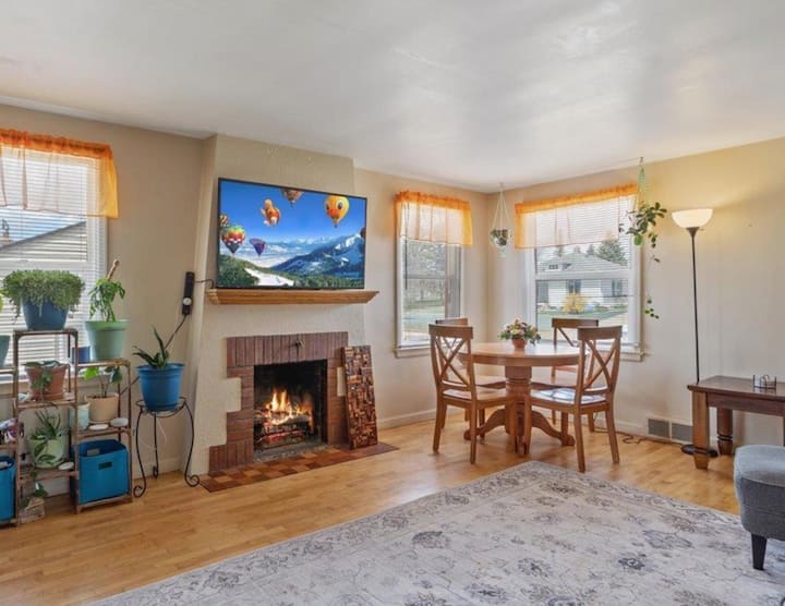 Charming Centrally Located Home. - Cheyenne, WY