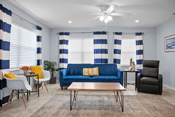 Sunny Fl Retreat Cozy & Modern! - Zephyrhills, FL