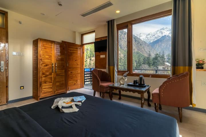 Cozy Balcony Room With Kasol’s Best Mountain View - Kasol