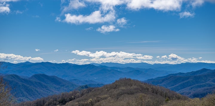 White Horse Bungalow At Fire Mountain Resort & Spa - Highlands, NC