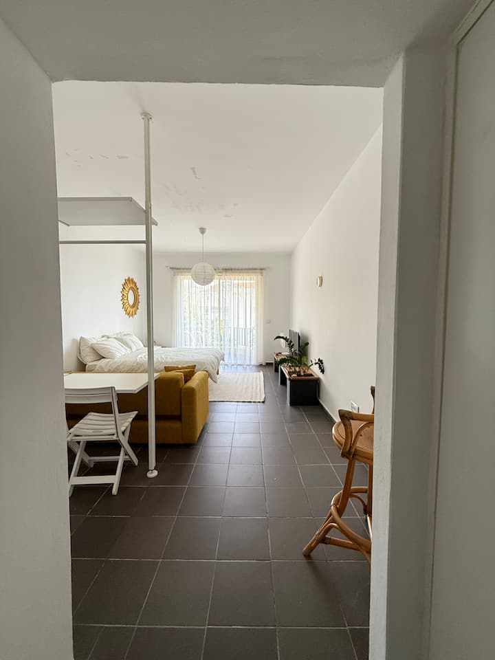 Studio Retreat By The Beach (Wifi + Parking) - 레바논