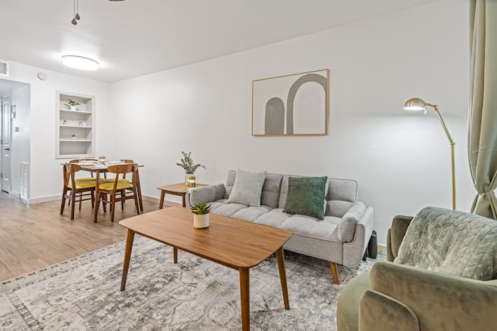 Renovated Downtown Austin Suite—6th St—king Br—ut - Austin, TX