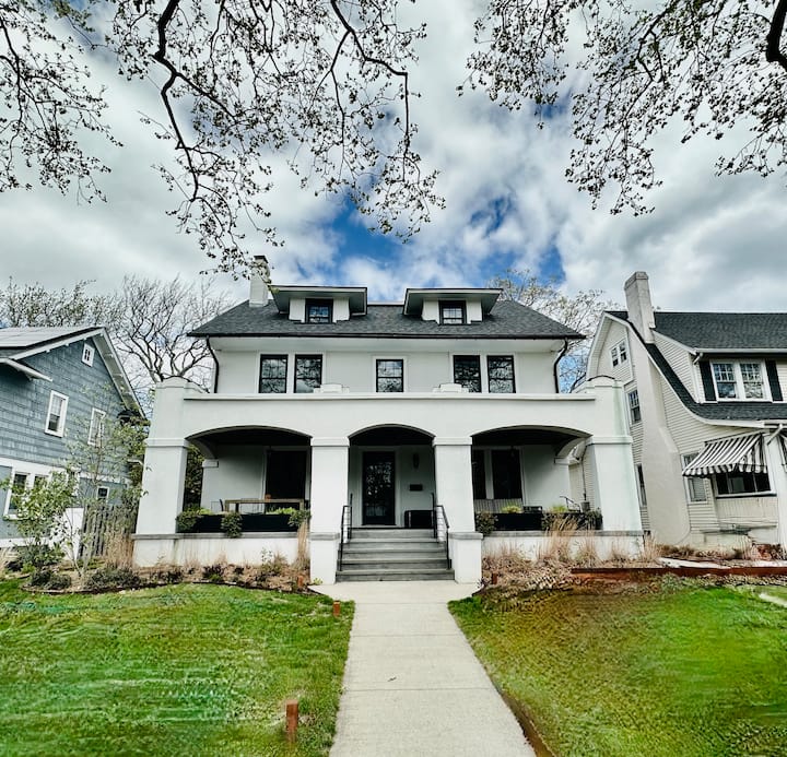 Stately, Luxurious Beach House - Long Branch, NJ