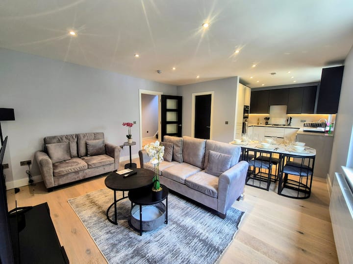 Stylish Urban Retreat - Sleeps 6 - London