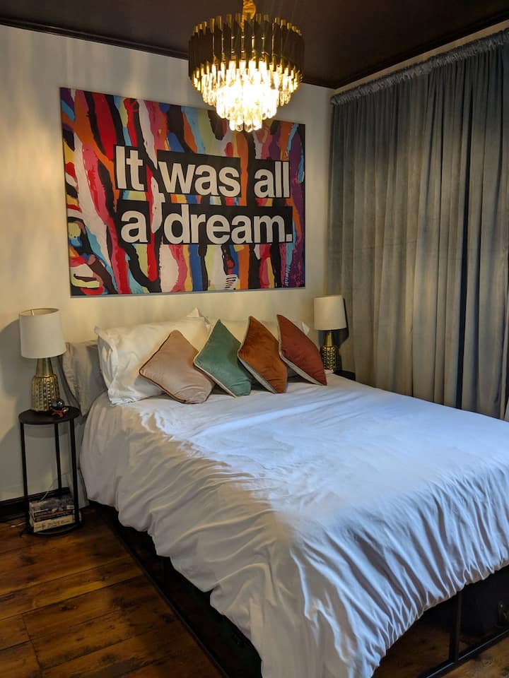 Cheekily Curated 2b - Highly Walkable - Providence, RI