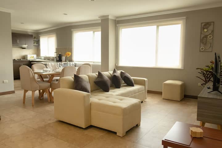 Zona Estratégica. Amplio Y Confortable - Cuenca