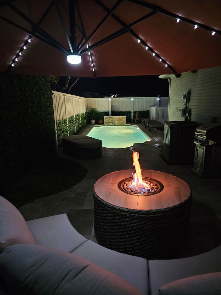 Oasis With Pool And Fire Table! - Dallas