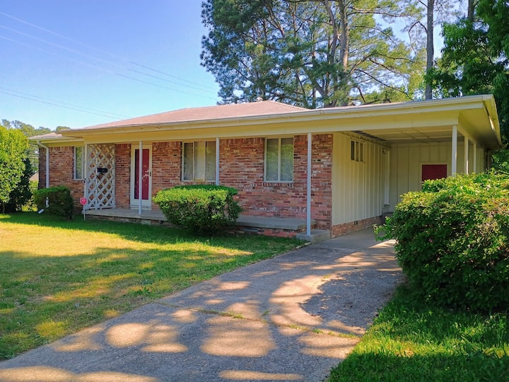 Clean Safe Comfy 4 Br Home In Lr - Little Rock, AR