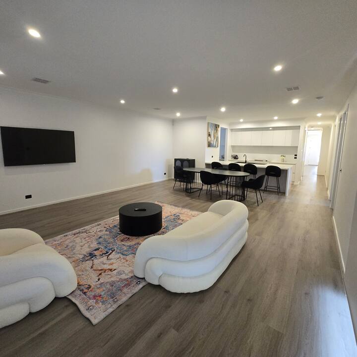2 Separate Living - Long Term - Melton