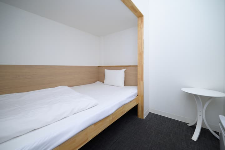 ハイサイ 鍵付き下段ワイドシングルルーム（那覇・国際通り - 那霸市