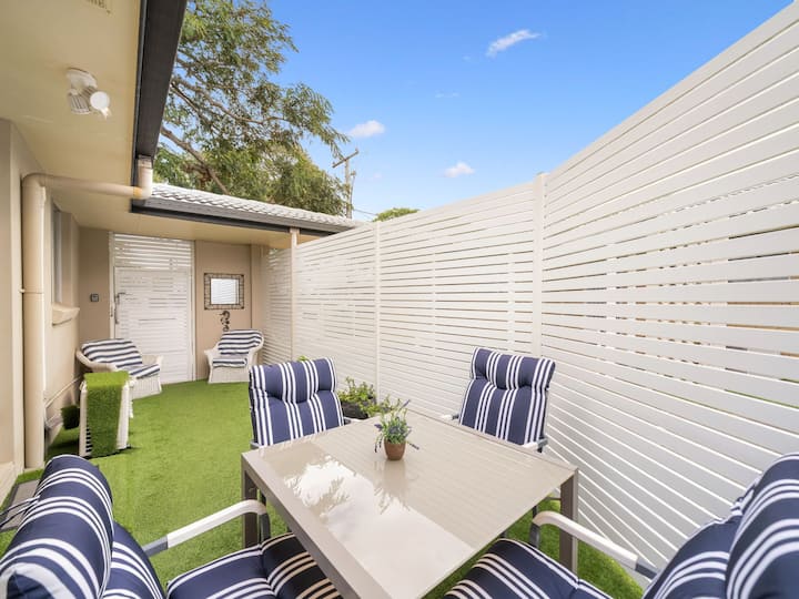 Salt-air Serenity -Stylish 1-bed - Redcliffe