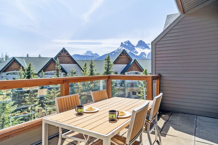 Rockies 2br Penthouse W/ Hot Tub, Pool + Mtn Views - Alberta