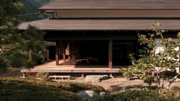 築250年の古民家に泊まる | 宿 にしむら - 시즈오카시