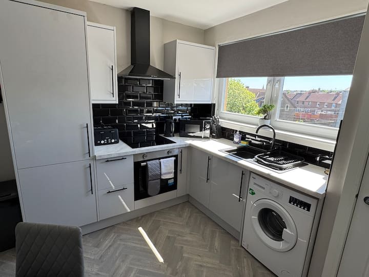 Freshly Renovated 3-bed Flat, Parking, Fast Wi-fi - Falkirk