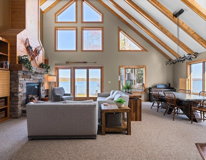 New! Green Lake Therapy -Dock, Kayaks, Hottub, Ac - Interlochen, MI