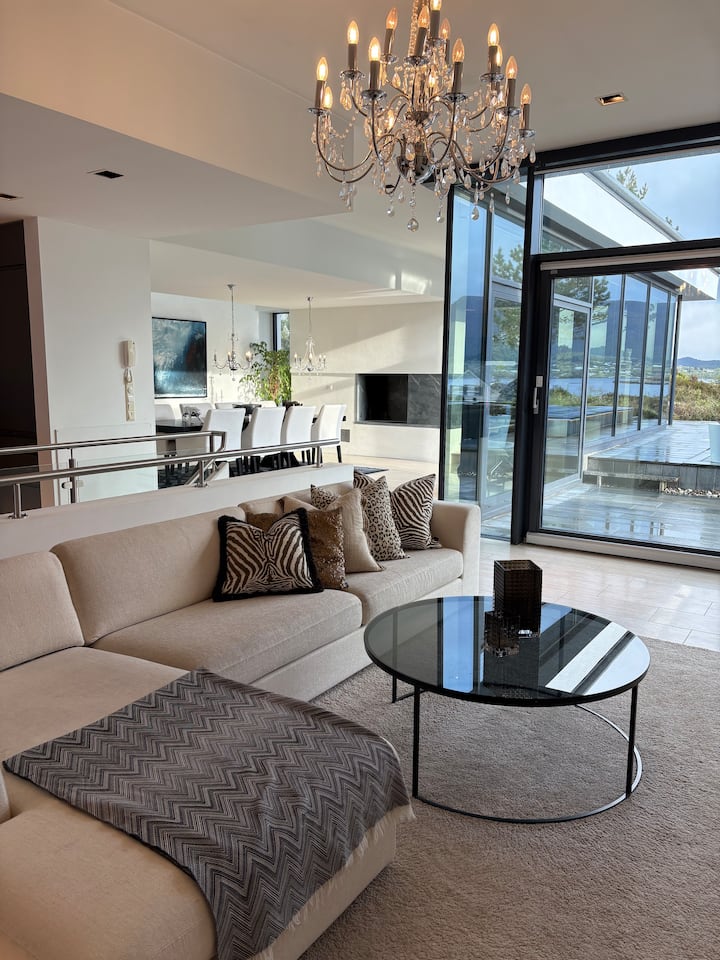 Exclusive Villa By The Sea | Pool | Garage | Sauna - Alesund