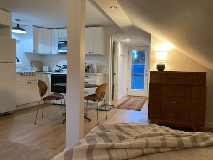 Quiet Studio Centrally Located - Tacoma