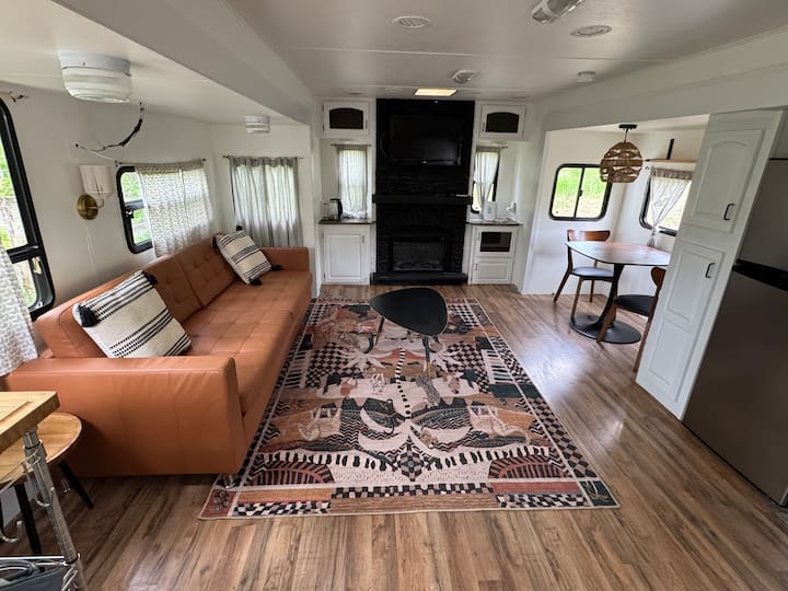 Creekside Magic In Luxury Rv On Working Farm - Catskill, NY