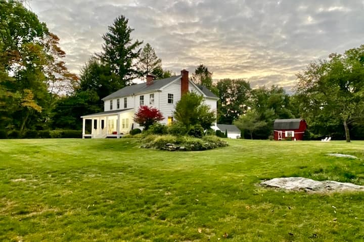 Country Estate W/ Top Location! - New Canaan, CT
