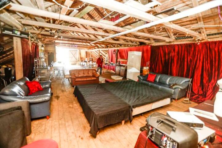 Joukkomajoitus Navetan Ylisillä - Punkalaidun