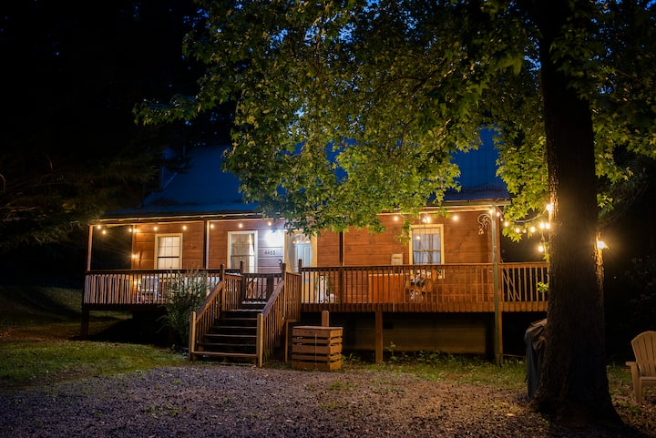 Cabin-core Retreat • Porch, Creek & Woods - Cosby, TN