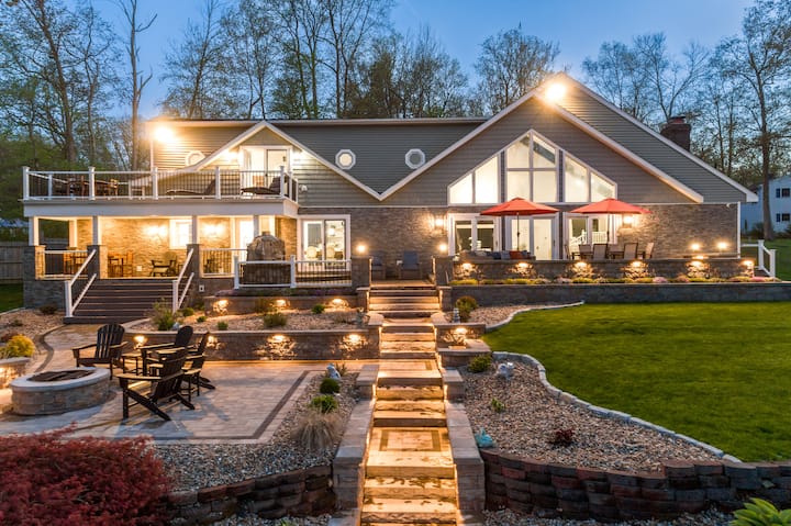 Lakefront Luxury, Kayak, Firepit - Coventry, CT