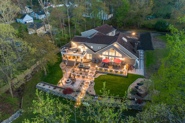 Lakefront Luxury, Kayaks, Fire Pit, Games, Theater - Coventry, CT