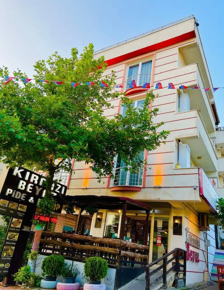 Kırmızı Beyaz Apart
Rez.tar.
20 Haziran 20 Eylül - Armutlu