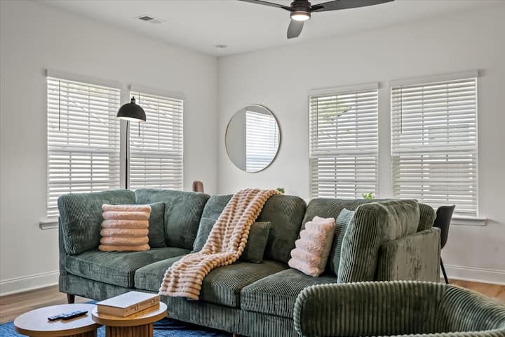 3br Townhouse | King Bed | Backyard | Steele Creek - Charlotte Douglas Airport (CLT)