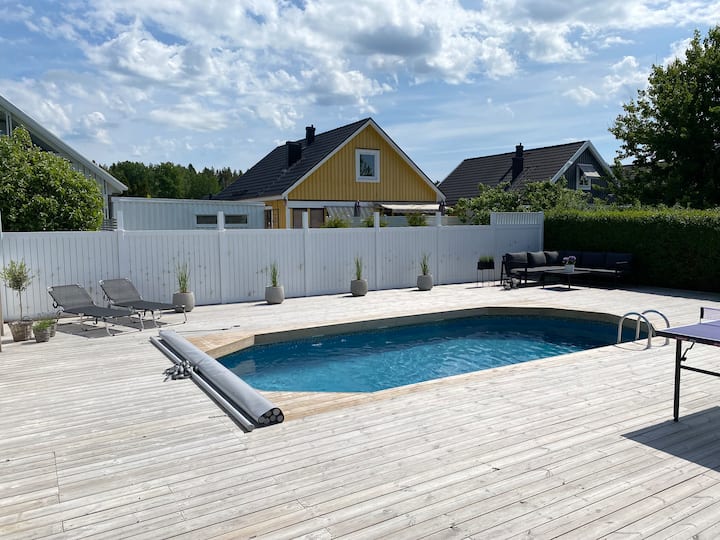 Fint Hus Med Pool, Sex Bäddar - Örebro
