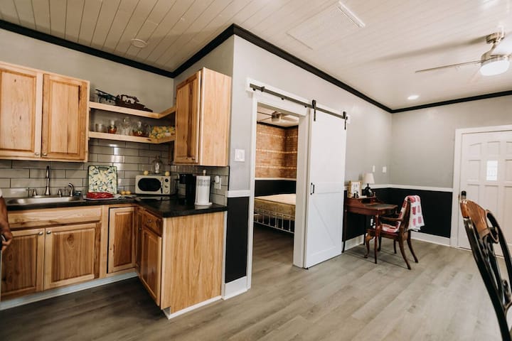 Icehouse Inn 1 - Palestine, TX
