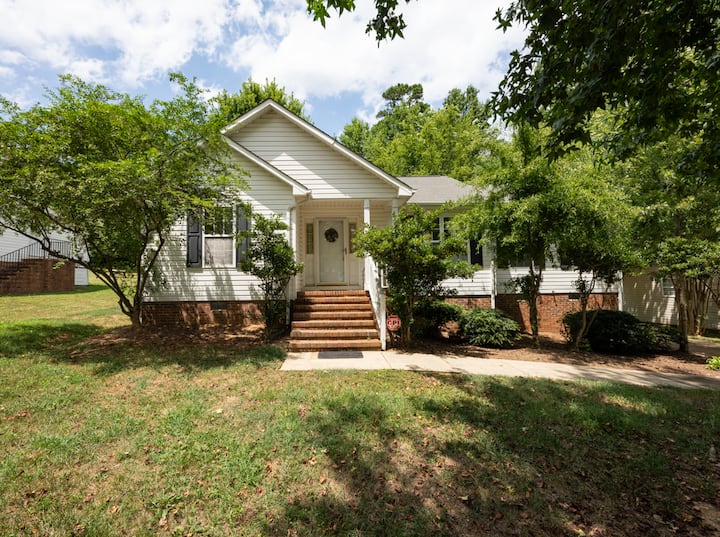 >30 Day Stay | Central•family, Pet + Work Ready - Greensboro, NC