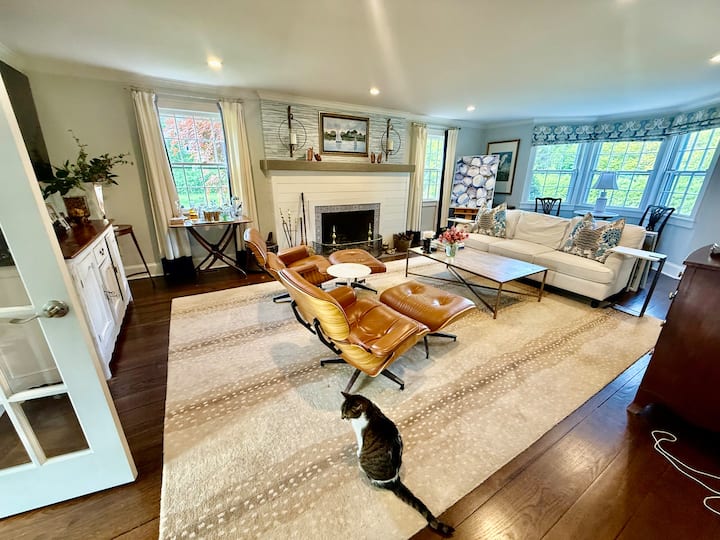 Estate With Private Cottage. - Norwalk, CT