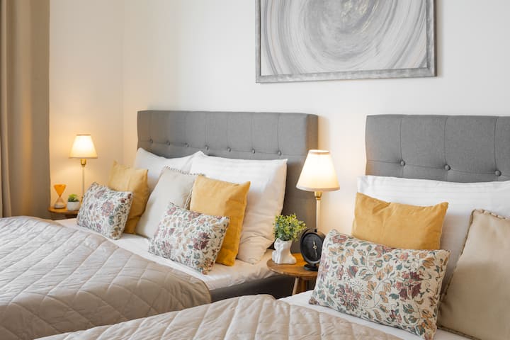 Urban Chic Flat With Private Cinema & Terrace - Prague