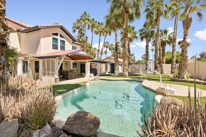 Family Home W/ Pool & Hot Tub - Chandler, AZ