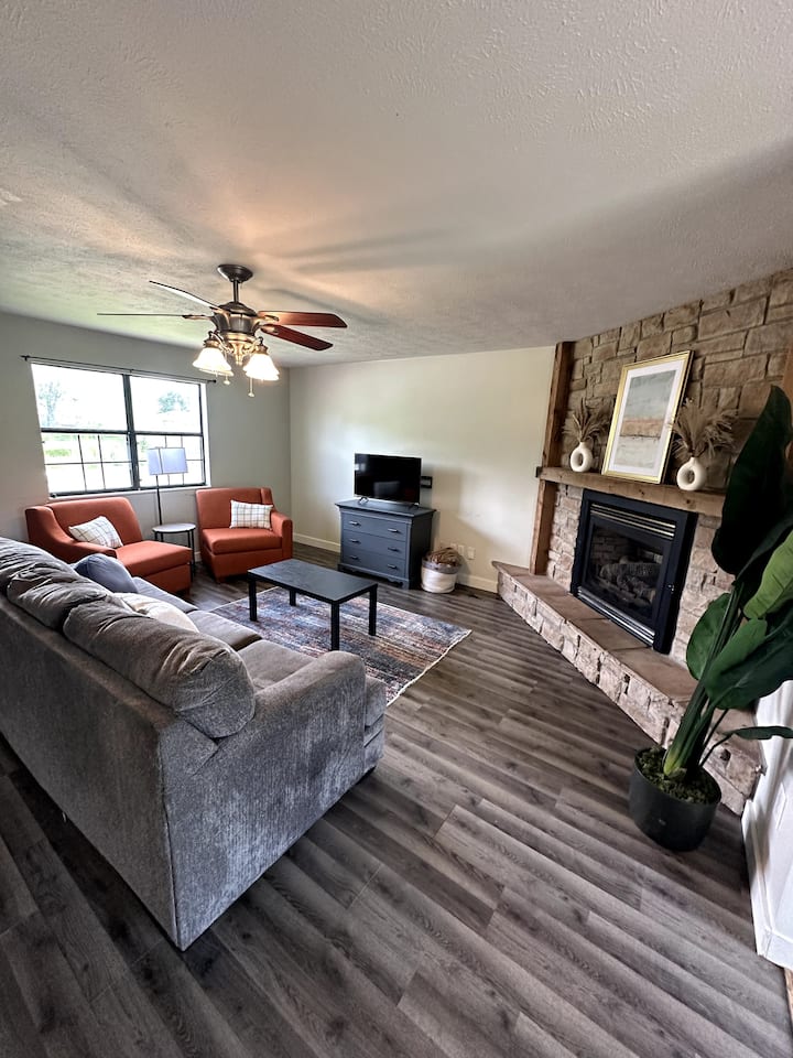 Mercy/bass Pro 2 Bed - Pets Ok! - Springfield, MO