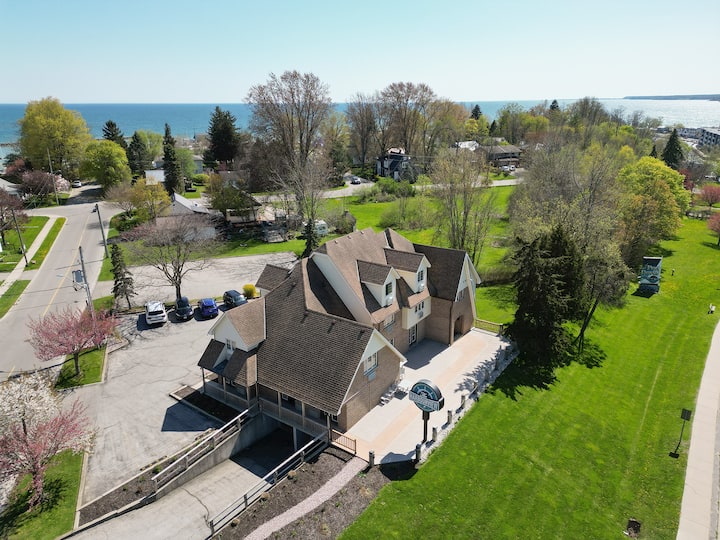 Suite For 6 • King Bed • Wi-fi • 10 Min To Beach - Port Dover