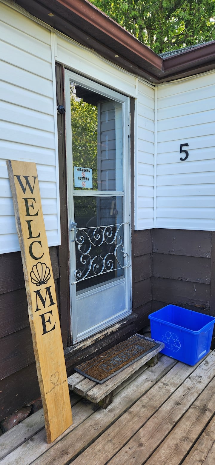 Cottage#5 Is A 2 Bedroom Cottage And Can Sleep 6 - Bobcaygeon