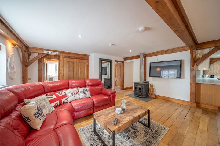 8 Bedroom/6 Bath House/large Patio/large Parking - Gloucester