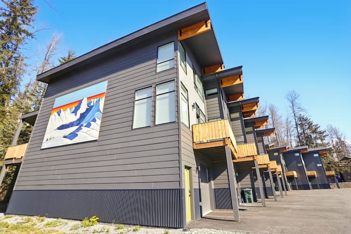 Stylish 2-bedroom Townhome In Downtown Girdwood - Girdwood, AK