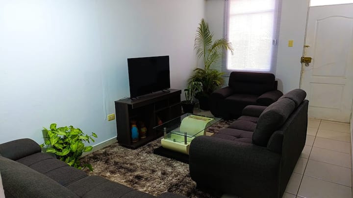 Hermosa Casita Acogedora - Chimbote