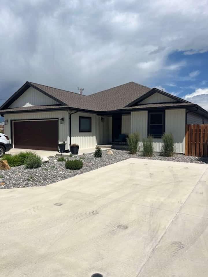 Two Bedrooms With Private Entrance In A New Home - Cody, WY