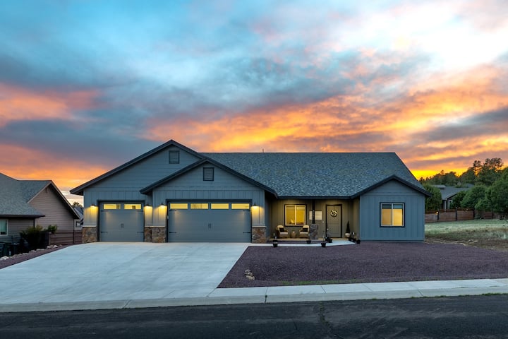 Modern 4-br Grand Canyon Home | Hot Tub & Ac - Williams, AZ