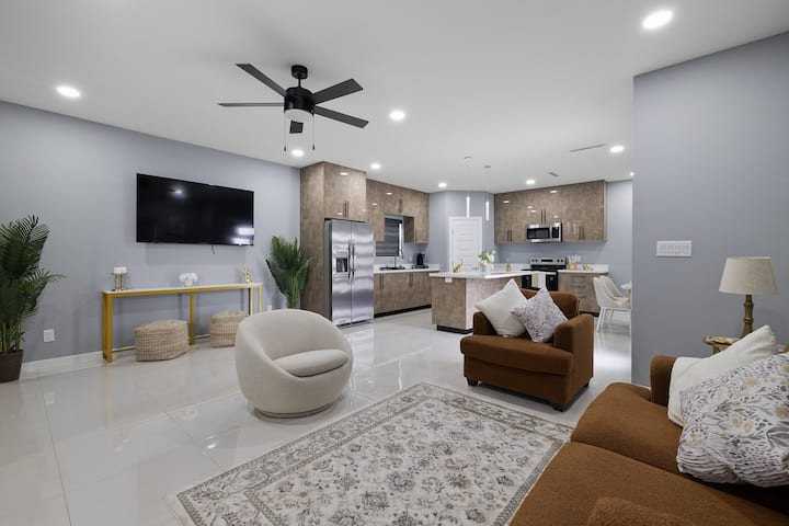 Amberwood Townhome: Modern Calm, Mission Charm. - Mission, TX