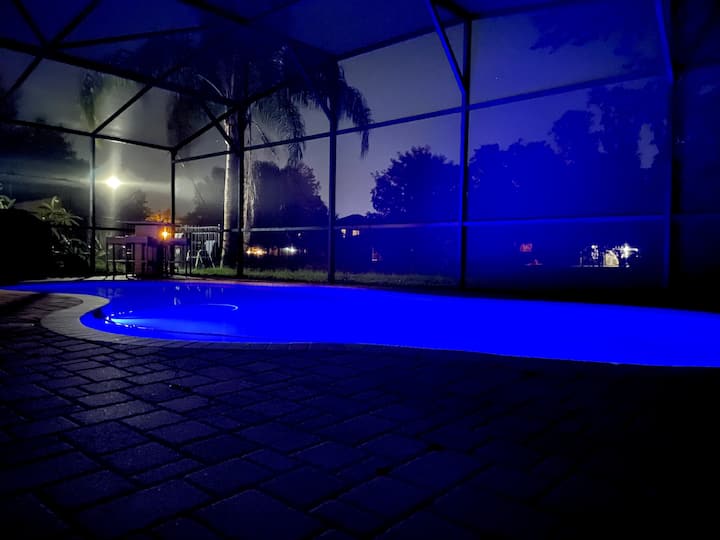 Comfortable Modern Pool Home - Oviedo, FL